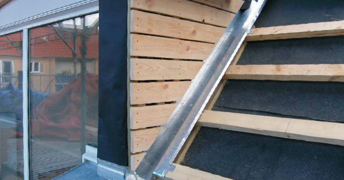 BYG-ERFA-erfaringsblad: Undgå vand- og fugtskader i zinkbeklædte kviste - Konstruktørforeningen